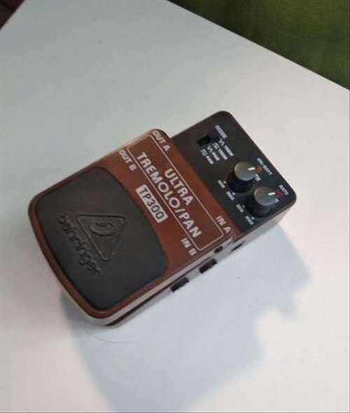 Гитарная педаль Behringer Ultra Tremolo/Pan TP300