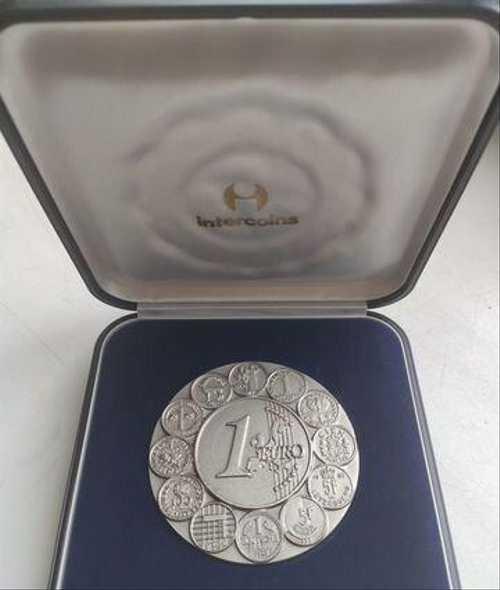 Настольная медаль-календарь 2003 г. 1 Евро новая