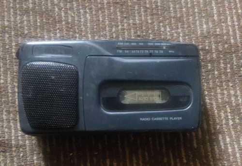Кассетный магнитофон с радио