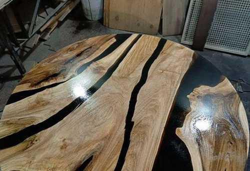 Круглый стол из смолы и массива дерева