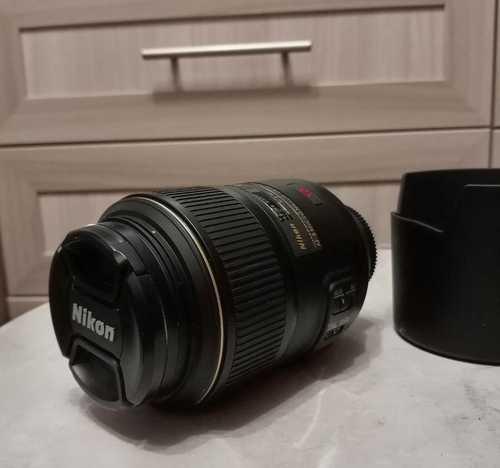 Nikon 105mm f/2.8G IF-ED AF-S VR Micro-Nikkor