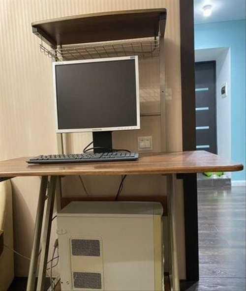 Компьютерный стол с металическим каркасом
