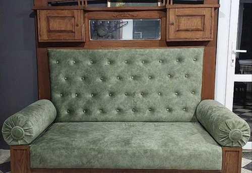 Старинный, антикварный диван