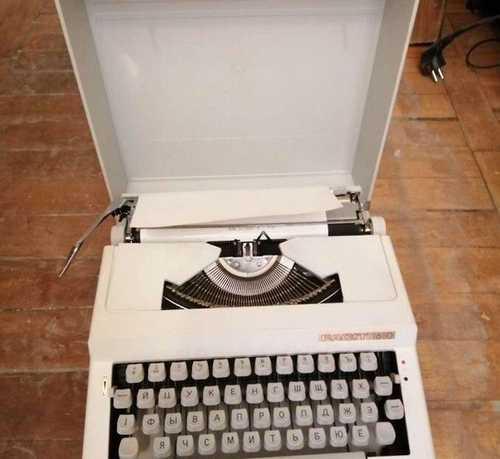 Продам портативную пишущую машинку facit 1610