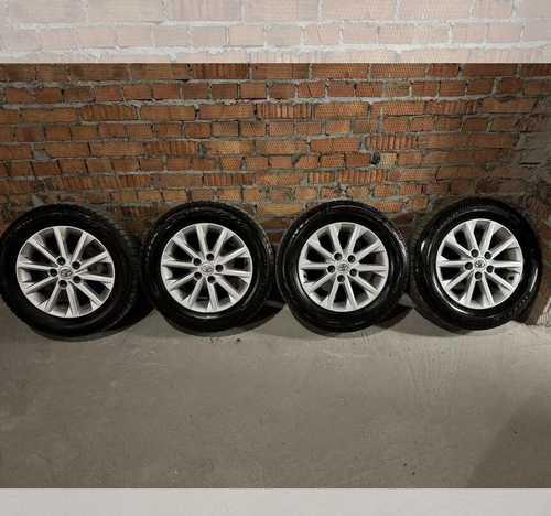 Bridgestone Blizzak Revo GZ 215/60 R16