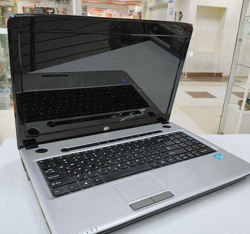 Ноутбук DNS i3-2370m 4Gb SSD GT520m 1Gb