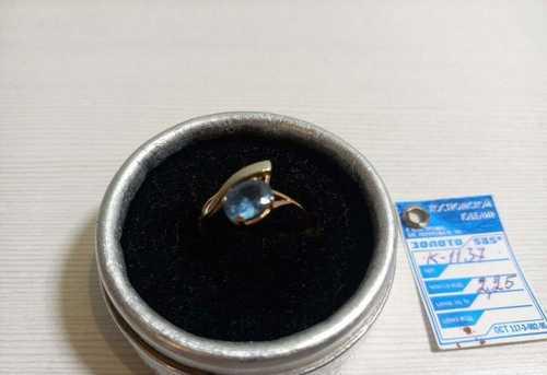 Золотое кольцо с голубым топазом 17 размер
