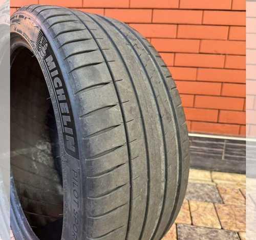 Michelin Pilot Sport 4 245/40 R18 98Y