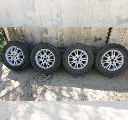 Зимняя резина Dunlop Graspic 215/65/15