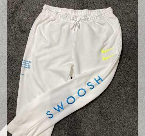 Nike duble swoosh white pants