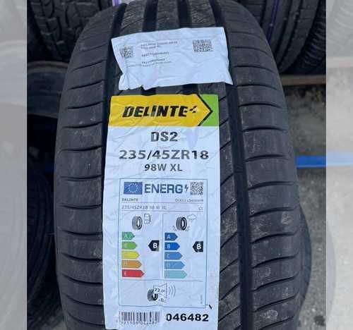 Delinte DS2 235/45 R18 98W