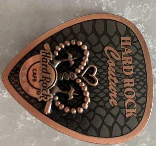 Значки hard rock cafe