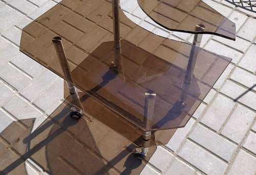 Стеклянный журнальный столик (1 стекло разбито)