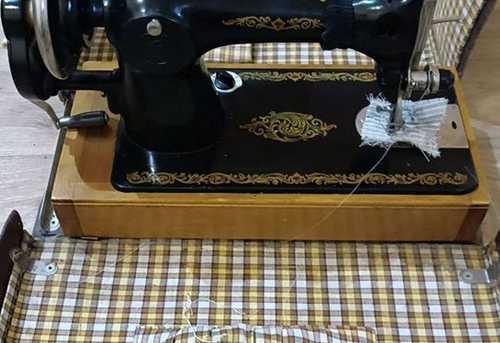 Швейная машинка с тумбой