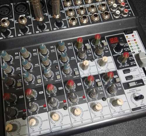 Микшер Behringer xenyx 1202fx б/у