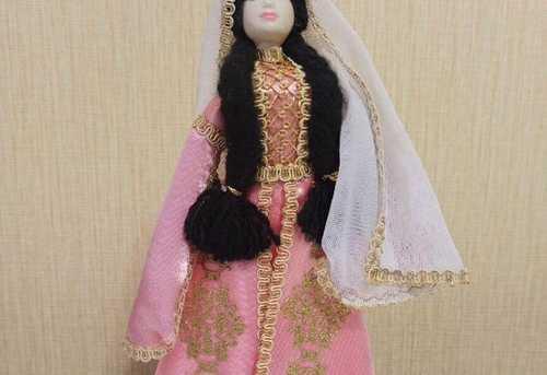 Кукла в Кавказском национальном костюме