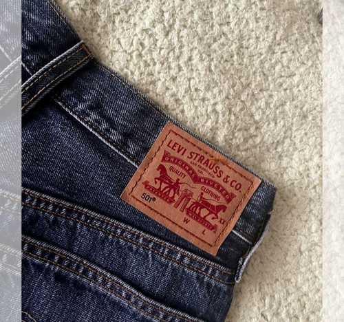 Женские джинсы Levis 501