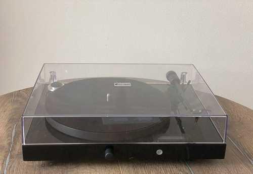 Pro-Ject Juke Box E (OM 5E) Piano Black черный