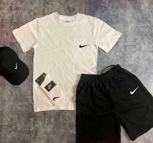 Футболка и шорты Nike 4 в 1