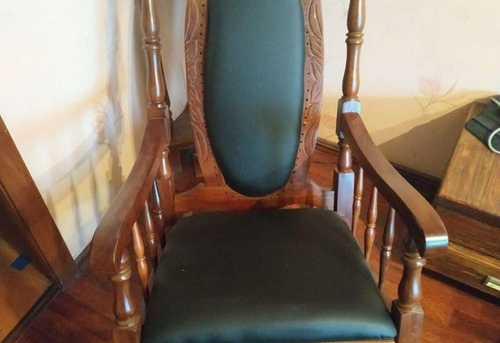 Старинное кресло качалка