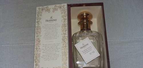 Hennessy library. Коробка с бутылкой