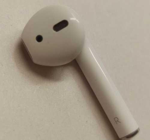 Правый наушник airpods неориг