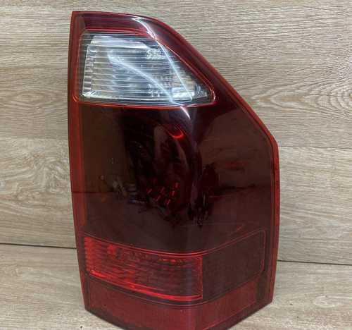 Фонарь правый Mitsubishi Pajero 3 рест 112419