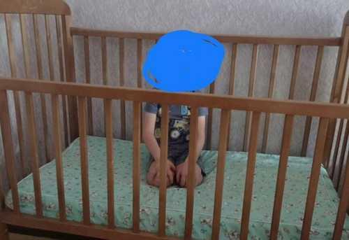 Детская кровать с маятником