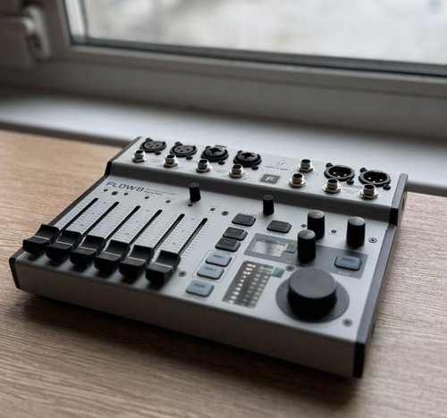 Behringer Flow 8