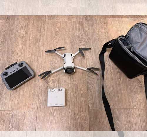 Квадрокоптер DJI Mini 4 Pro Fly More Combo