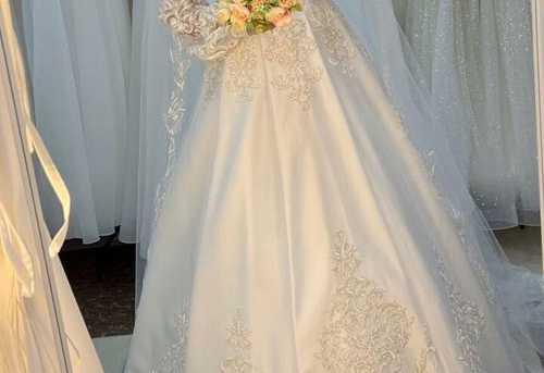 Свадебное платье напрокат с фатой