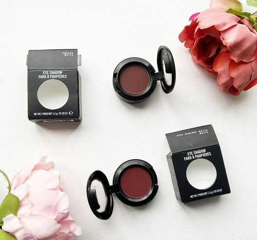 MAC small EYE shadow embark matte/ diva demands