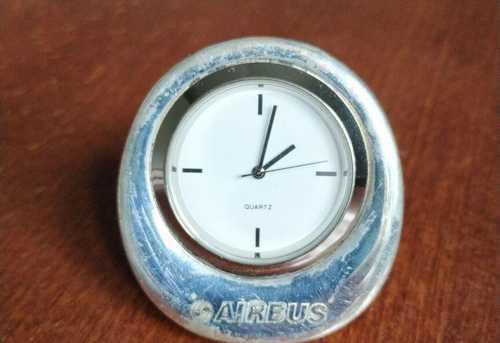 Часы кварцевые,изготовлены из серебра