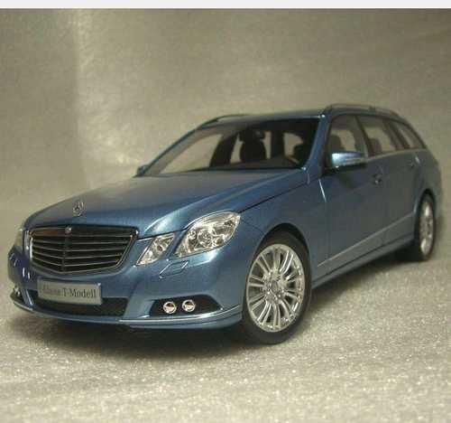 Mercedes-Benz E T-Modell (S212) Minichamps 1/18