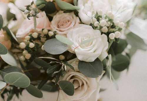Букет невесты из роз Бутоньерка Доставка