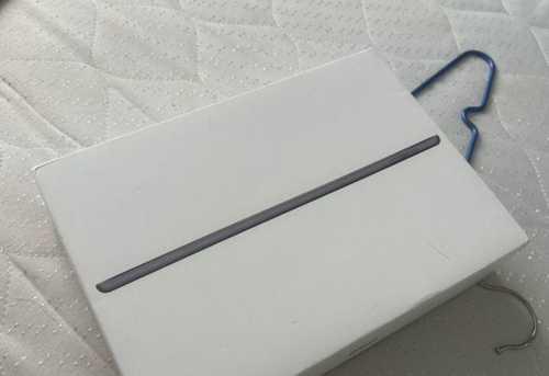 Коробка от iPhone наушники и iPad