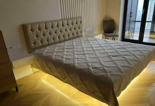 Парящая двуспальная кровать