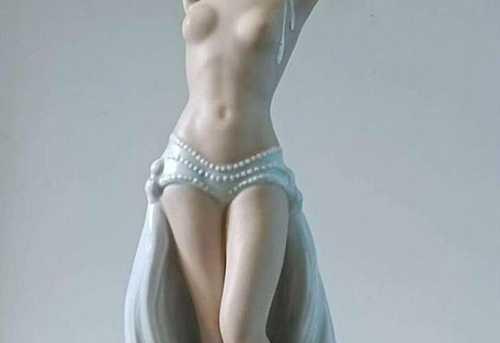 Фарфоровая статуэтка " Танцовщица"