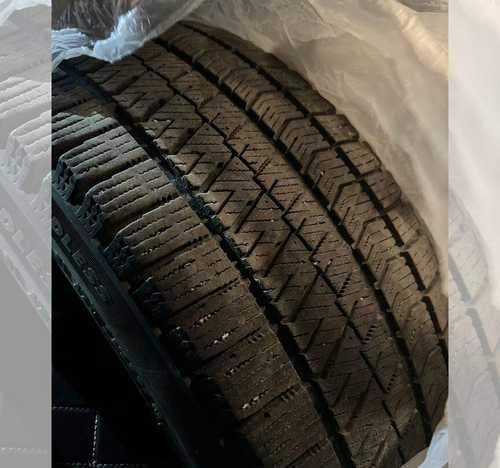 Bridgestone Blizzak VRX2 225/45 R18