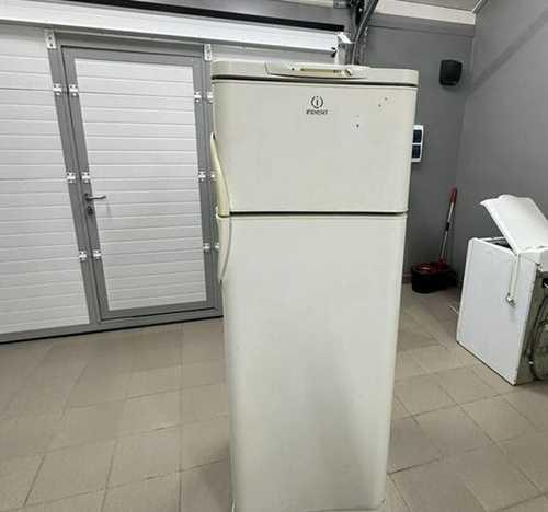 Холодильник indesit ra32g