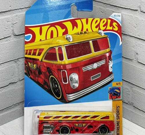 Surfin' school bus Hot wheels case M 2024