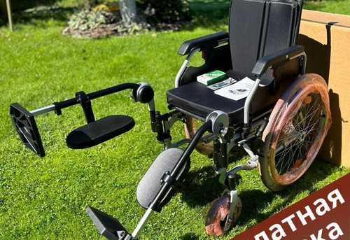 Инвалидное кресло с фиксацией ног под разным углом