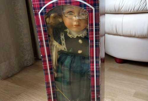 Фарфоровая кукла Leonardo Collection