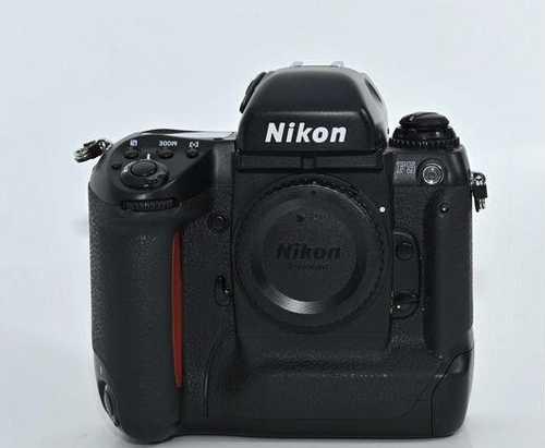 Зеркальный плёночный фотоаппарат Nikon F5