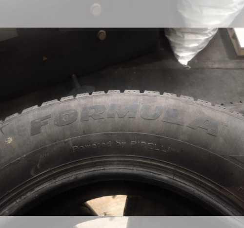 Pirelli Formula Ice 215/70 R16