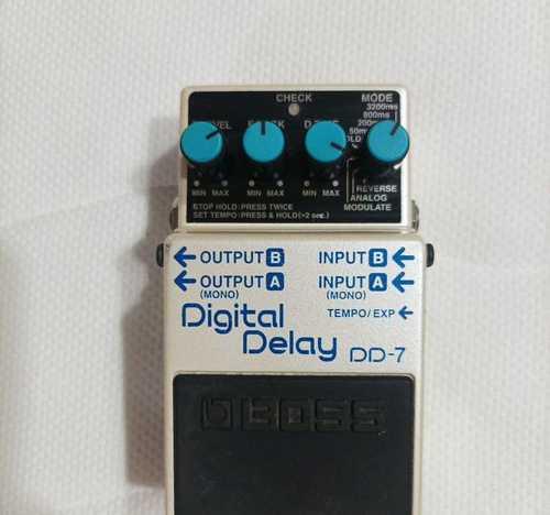 Педаль гитарная Boss Digital Delay DD-7