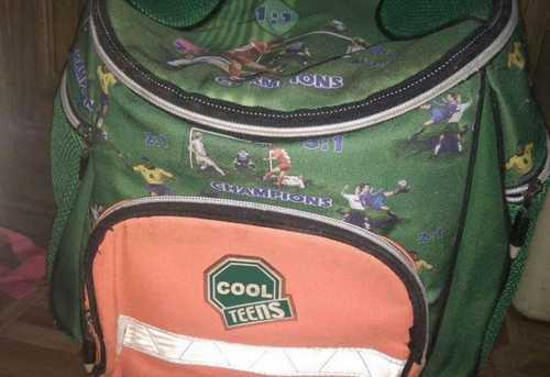 Школьный рюкзак (с футболом)