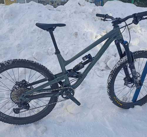 Велосипед Commencal Clash Essential (2023) M