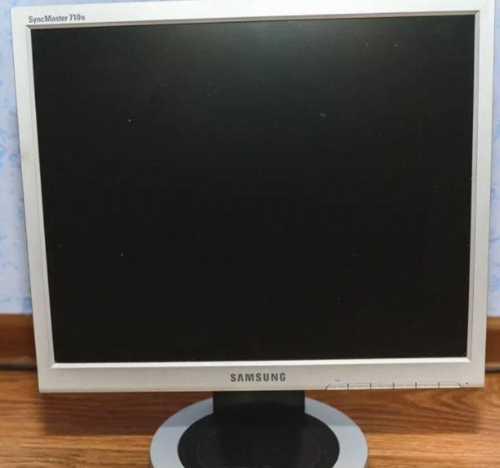 Монитор Samsung 710n