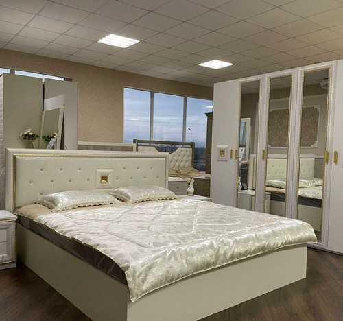 Кровать в спальню. Спальня